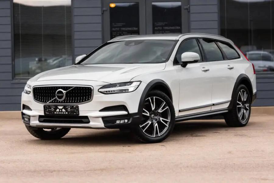 Balts Volvo V90 2020 Jelgava, ar dzinēja tilpumu 2.00 L un nobraukumu 200 tūkst. km par 21750 €, foto 4 vietnē AUTOMOTO.COM.LV