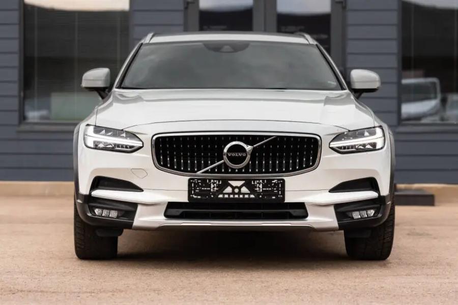 Balts Volvo V90 2020 Jelgava, ar dzinēja tilpumu 2.00 L un nobraukumu 200 tūkst. km par 21750 €, foto 6 vietnē AUTOMOTO.COM.LV