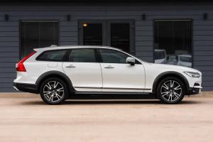 Balts Volvo V90 2020 Jelgava, ar dzinēja tilpumu 2.00 L un nobraukumu 200 tūkst. km par 21750 €, foto 7 vietnē AUTOMOTO.COM.LV