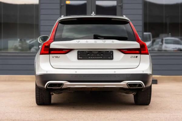 Balts Volvo V90 2020 Jelgava, ar dzinēja tilpumu 2.00 L un nobraukumu 200 tūkst. km par 21750 €, foto 7 vietnē AUTOMOTO.COM.LV
