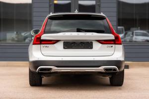 Balts Volvo V90 2020 Jelgava, ar dzinēja tilpumu 2.00 L un nobraukumu 200 tūkst. km par 21750 €, foto 8 vietnē AUTOMOTO.COM.LV