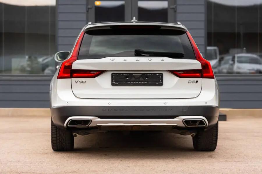 Balts Volvo V90 2020 Jelgava, ar dzinēja tilpumu 2.00 L un nobraukumu 200 tūkst. km par 21750 €, foto 8 vietnē AUTOMOTO.COM.LV
