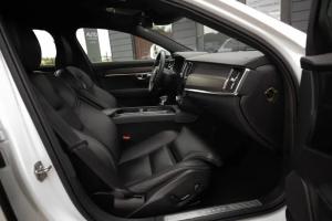 Balts Volvo V90 2020 Jelgava, ar dzinēja tilpumu 2.00 L un nobraukumu 200 tūkst. km par 21750 €, foto 10 vietnē AUTOMOTO.COM.LV
