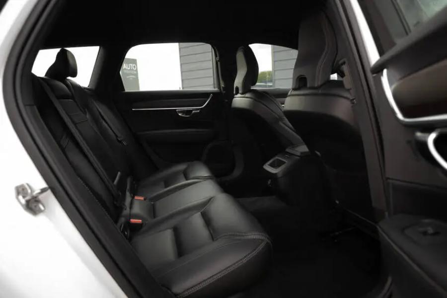 Balts Volvo V90 2020 Jelgava, ar dzinēja tilpumu 2.00 L un nobraukumu 200 tūkst. km par 21750 €, foto 11 vietnē AUTOMOTO.COM.LV