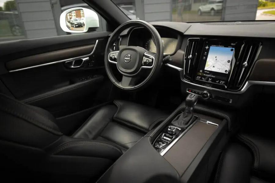 Balts Volvo V90 2020 Jelgava, ar dzinēja tilpumu 2.00 L un nobraukumu 200 tūkst. km par 21750 €, foto 16 vietnē AUTOMOTO.COM.LV