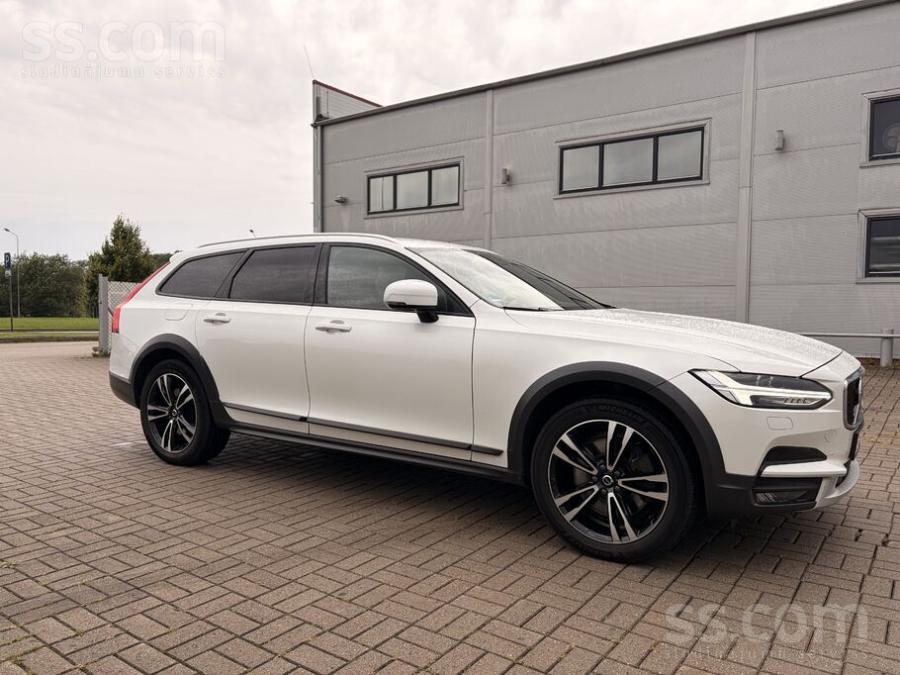 Balts Volvo V90 2020 Ventspils, ar dzinēja tilpumu 2.00 L un nobraukumu 325 tūkst. km par 17850 €, foto 4 vietnē AUTOMOTO.COM.LV
