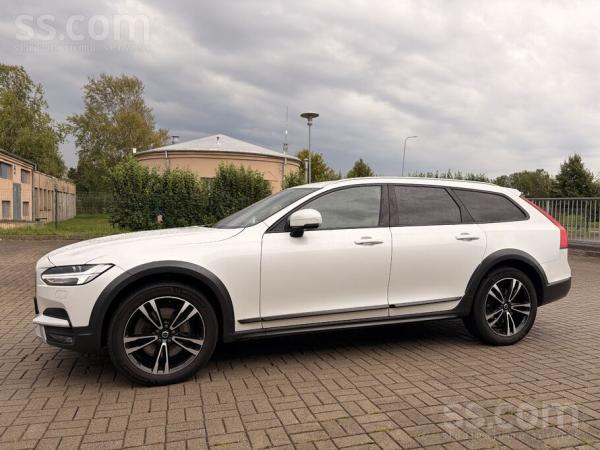 Volvo V90 2020 Ventspils vietnē Balts Volvo V90 2020 Ventspils, ar dzinēja tilpumu 2.00 L un nobraukumu 325 tūkst. km par 17850 €, foto 5 vietnē AUTOMOTO.COM.LV