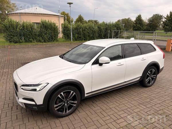 Volvo V90 2020 Ventspils vietnē Balts Volvo V90 2020 Ventspils, ar dzinēja tilpumu 2.00 L un nobraukumu 325 tūkst. km par 17850 €, foto 6 vietnē AUTOMOTO.COM.LV