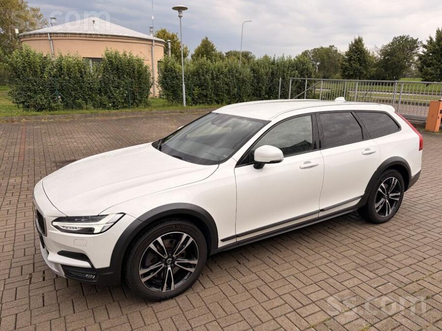 Balts Volvo V90 2020 Ventspils, ar dzinēja tilpumu 2.00 L un nobraukumu 325 tūkst. km par 17850 €, foto 6 vietnē AUTOMOTO.COM.LV