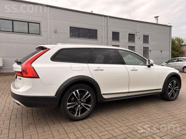 Volvo V90 2020 Ventspils vietnē Balts Volvo V90 2020 Ventspils, ar dzinēja tilpumu 2.00 L un nobraukumu 325 tūkst. km par 17850 €, foto 8 vietnē AUTOMOTO.COM.LV