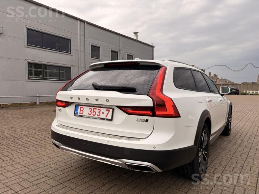 Balts Volvo V90 2020 Ventspils, ar dzinēja tilpumu 2.00 L un nobraukumu 325 tūkst. km par 17850 €, foto 9 vietnē AUTOMOTO.COM.LV