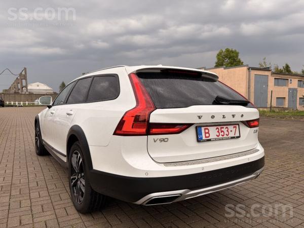 Volvo V90 2020 Ventspils vietnē Balts Volvo V90 2020 Ventspils, ar dzinēja tilpumu 2.00 L un nobraukumu 325 tūkst. km par 17850 €, foto 10 vietnē AUTOMOTO.COM.LV