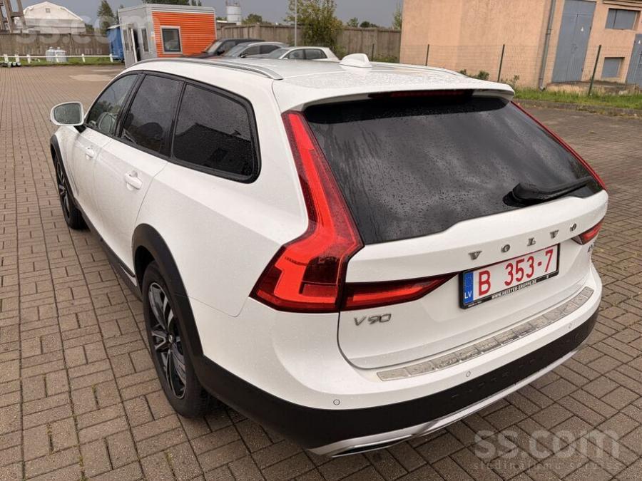 Balts Volvo V90 2020 Ventspils, ar dzinēja tilpumu 2.00 L un nobraukumu 325 tūkst. km par 17850 €, foto 12 vietnē AUTOMOTO.COM.LV