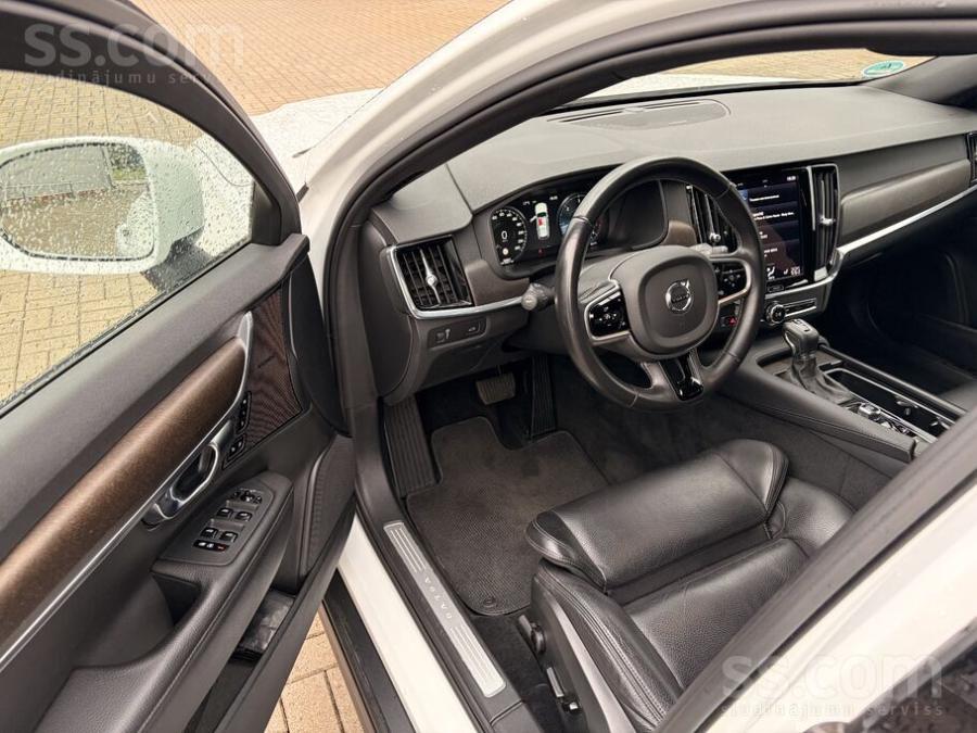 Balts Volvo V90 2020 Ventspils, ar dzinēja tilpumu 2.00 L un nobraukumu 325 tūkst. km par 17850 €, foto 13 vietnē AUTOMOTO.COM.LV