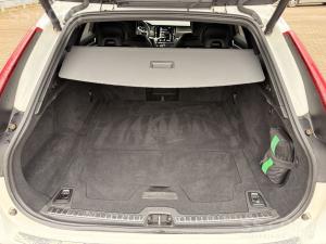 Balts Volvo V90 2020 Ventspils, ar dzinēja tilpumu 2.00 L un nobraukumu 325 tūkst. km par 17850 €, foto 17 vietnē AUTOMOTO.COM.LV