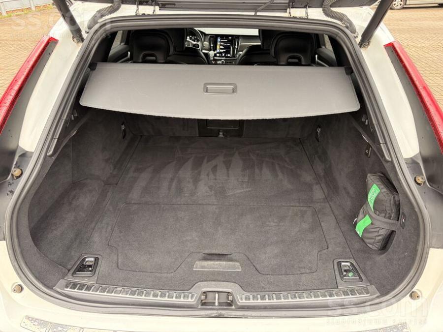 Balts Volvo V90 2020 Ventspils, ar dzinēja tilpumu 2.00 L un nobraukumu 325 tūkst. km par 17850 €, foto 17 vietnē AUTOMOTO.COM.LV