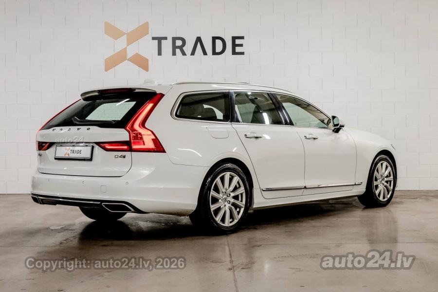 Balts Volvo V90 2020 Pērnava, ar dzinēja tilpumu 2.00 L un nobraukumu 133 tūkst. km par 27490 €, foto 3 vietnē AUTOMOTO.COM.LV