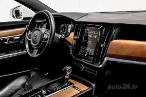 Balts Volvo V90 2020 Pērnava, ar dzinēja tilpumu 2.00 L un nobraukumu 133 tūkst. km par 27490 €, foto 10 vietnē AUTOMOTO.COM.LV