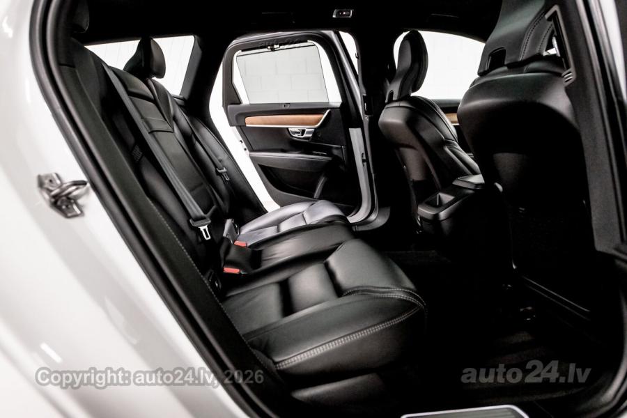 Balts Volvo V90 2020 Pērnava, ar dzinēja tilpumu 2.00 L un nobraukumu 133 tūkst. km par 27490 €, foto 14 vietnē AUTOMOTO.COM.LV