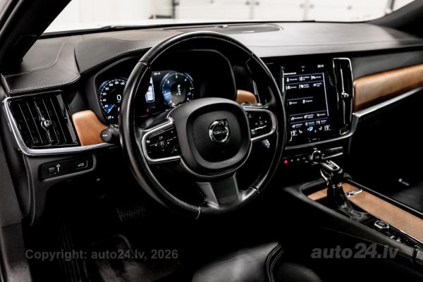 White Volvo V90 2020 in Parnu, with an engine capacity of 2.00 L and mileage of 133 thousand km for 27490 €, photo 9 on AUTOMOTO.COM.LV