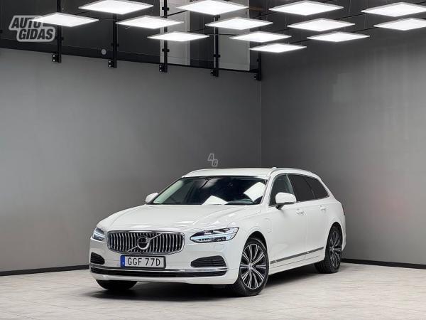White Volvo V90 2021 in Kaunas, with an engine capacity of 0.00 L and mileage of 92 thousand km for 34226 €, photo 1 on AUTOMOTO.COM.LV