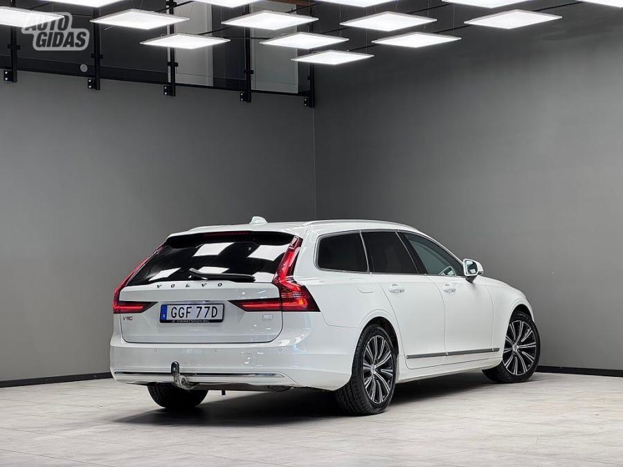 White Volvo V90 2021 in Kaunas, with an engine capacity of 0.00 L and mileage of 92 thousand km for 34226 €, photo 2 on AUTOMOTO.COM.LV