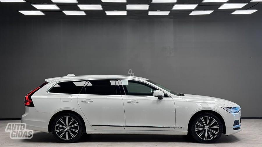 White Volvo V90 2021 in Kaunas, with an engine capacity of 0.00 L and mileage of 92 thousand km for 34226 €, photo 4 on AUTOMOTO.COM.LV