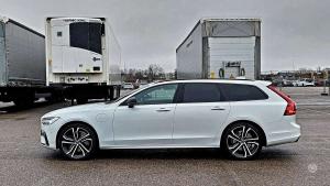White Volvo V90 2021 in Vilnius, with an engine capacity of 1.97 L and mileage of 230 thousand km for 26300 €, photo 4 on AUTOMOTO.COM.LV
