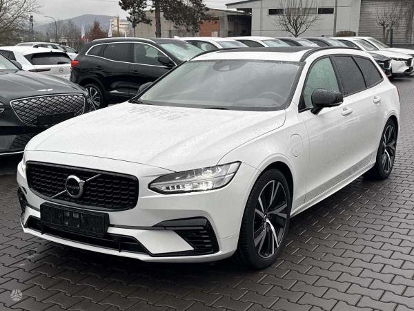 White Volvo V90 2021 in Vilnius, with an engine capacity of 2.00 L and mileage of 146 thousand km for 29990 €, photo 1 on AUTOMOTO.COM.LV