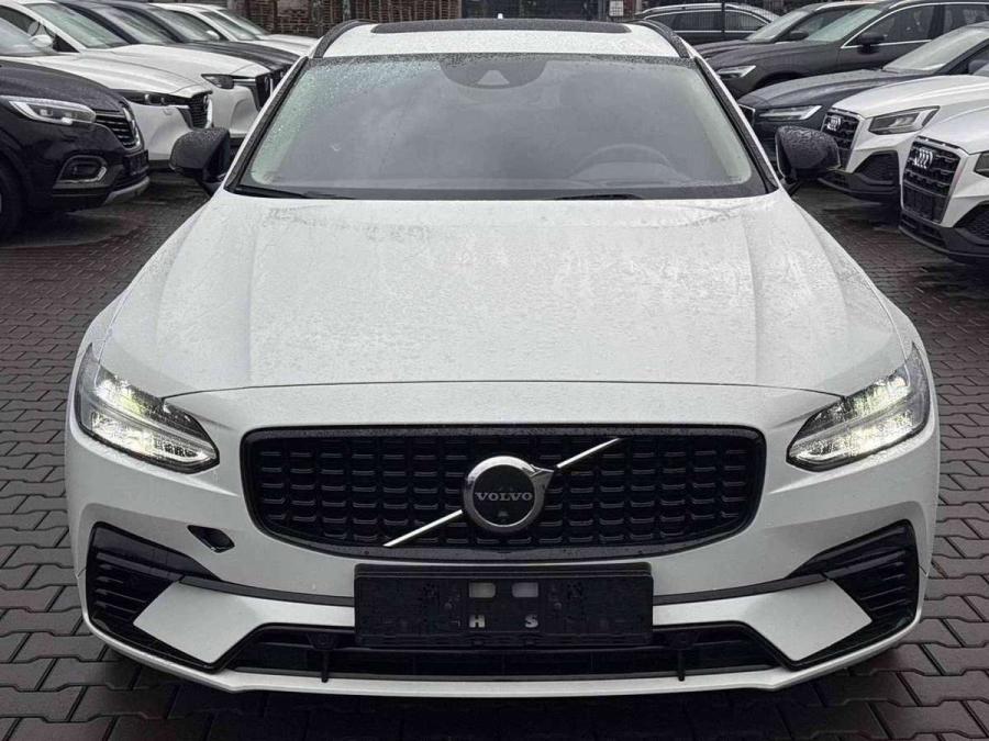 White Volvo V90 2021 in Vilnius, with an engine capacity of 2.00 L and mileage of 146 thousand km for 29990 €, photo 2 on AUTOMOTO.COM.LV
