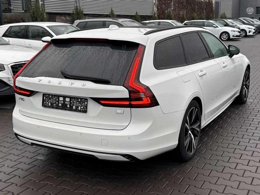 White Volvo V90 2021 in Vilnius, with an engine capacity of 2.00 L and mileage of 146 thousand km for 29990 €, photo 7 on AUTOMOTO.COM.LV