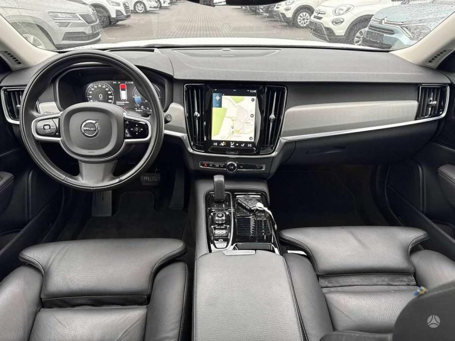 White Volvo V90 2021 in Vilnius, with an engine capacity of 2.00 L and mileage of 146 thousand km for 29990 €, photo 13 on AUTOMOTO.COM.LV