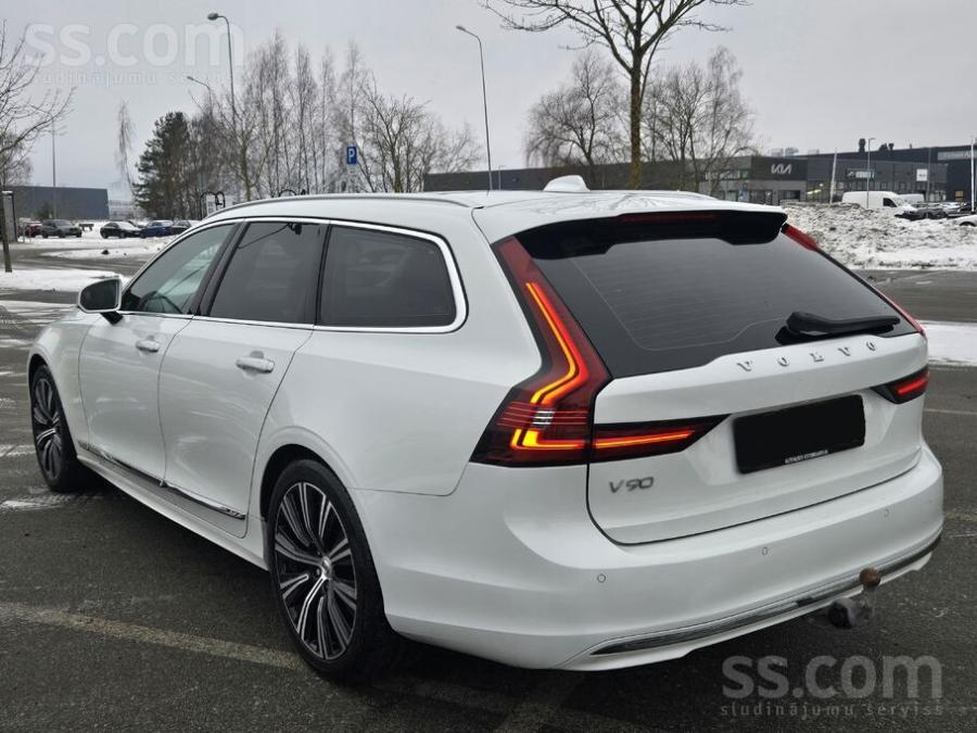 White Volvo V90 2021 in Jurmala, with an engine capacity of 2.00 L and mileage of 219 thousand km for 17800 €, photo 3 on AUTOMOTO.COM.LV