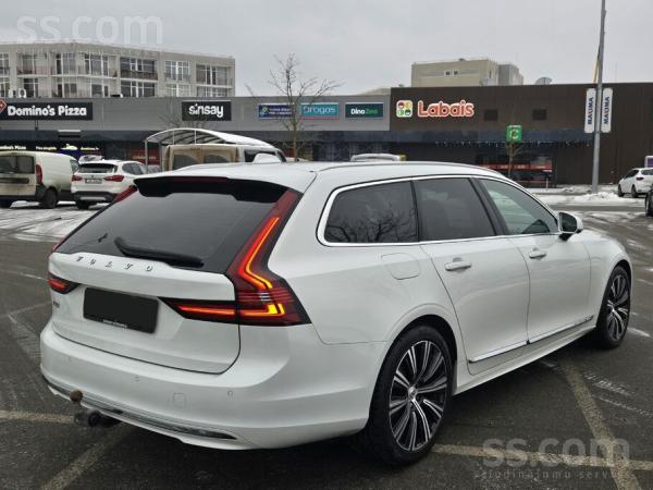 White Volvo V90 2021 in Jurmala, with an engine capacity of 2.00 L and mileage of 219 thousand km for 17800 €, photo 4 on AUTOMOTO.COM.LV