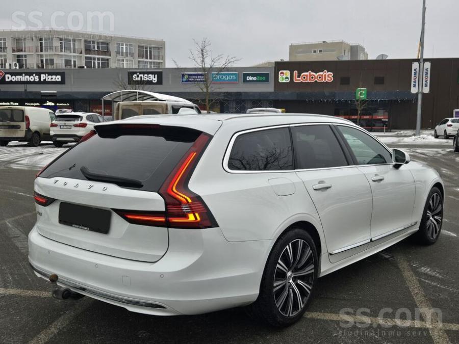 White Volvo V90 2021 in Jurmala, with an engine capacity of 2.00 L and mileage of 219 thousand km for 17800 €, photo 4 on AUTOMOTO.COM.LV