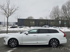White Volvo V90 2021 in Jurmala, with an engine capacity of 2.00 L and mileage of 219 thousand km for 17800 €, photo 5 on AUTOMOTO.COM.LV