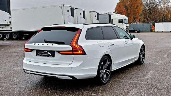 White Volvo V90 2021 in Vilnius, with an engine capacity of 1.97 L and mileage of 232 thousand km for 23900 €, photo 10 on AUTOMOTO.COM.LV