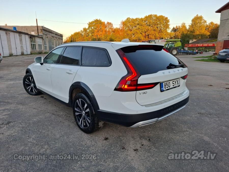 White Volvo V90 2021 in Tallinn, with an engine capacity of 2.00 L and mileage of 196 thousand km for 28900 €, photo 4 on AUTOMOTO.COM.LV