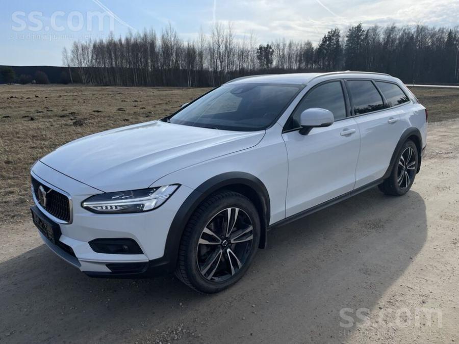 White Volvo V90 2021 in Riga, with an engine capacity of 2.00 L and mileage of 138 thousand km for 25500 €, photo 3 on AUTOMOTO.COM.LV