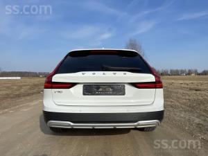 White Volvo V90 2021 in Riga, with an engine capacity of 2.00 L and mileage of 138 thousand km for 25500 €, photo 5 on AUTOMOTO.COM.LV
