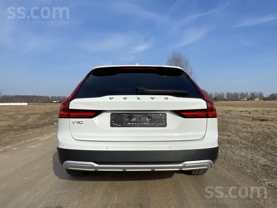 White Volvo V90 2021 in Riga, with an engine capacity of 2.00 L and mileage of 138 thousand km for 25500 €, photo 5 on AUTOMOTO.COM.LV