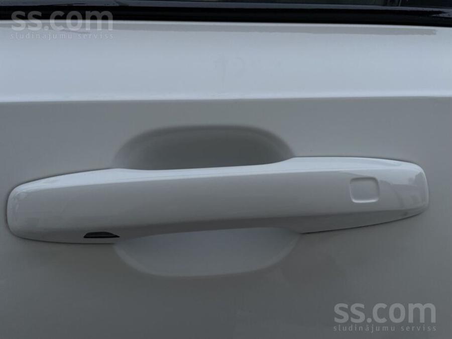 White Volvo V90 2021 in Riga, with an engine capacity of 2.00 L and mileage of 138 thousand km for 25500 €, photo 14 on AUTOMOTO.COM.LV