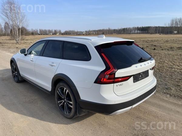 White Volvo V90 2021 in Riga, with an engine capacity of 2.00 L and mileage of 138 thousand km for 25000 €, photo 3 on AUTOMOTO.COM.LV