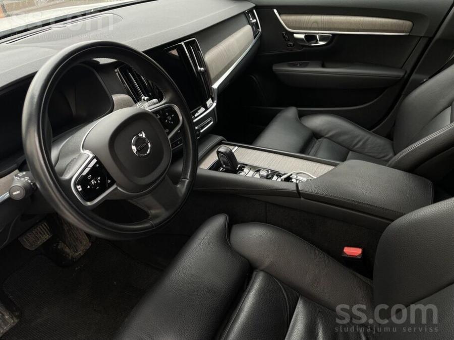 White Volvo V90 2021 in Riga, with an engine capacity of 2.00 L and mileage of 138 thousand km for 25000 €, photo 7 on AUTOMOTO.COM.LV