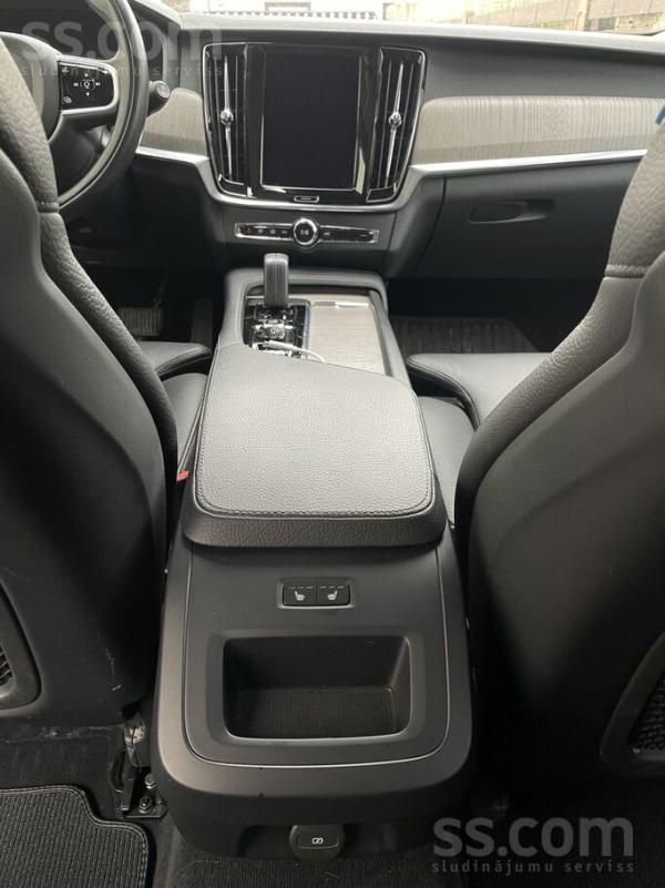 White Volvo V90 2021 in Riga, with an engine capacity of 2.00 L and mileage of 138 thousand km for 25000 €, photo 9 on AUTOMOTO.COM.LV