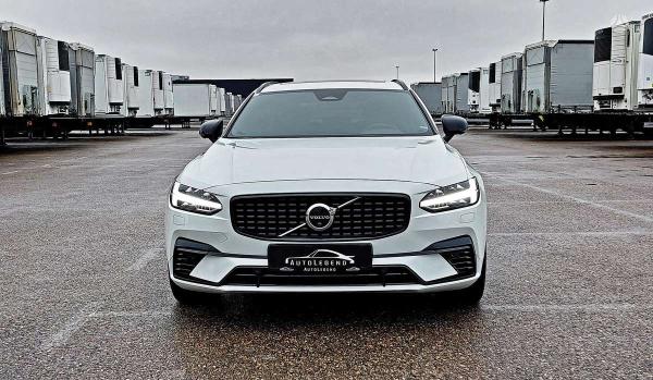 White Volvo V90 2021 in Vilnius, with an engine capacity of 1.97 L and mileage of 236 thousand km for 22900 €, photo 5 on AUTOMOTO.COM.LV