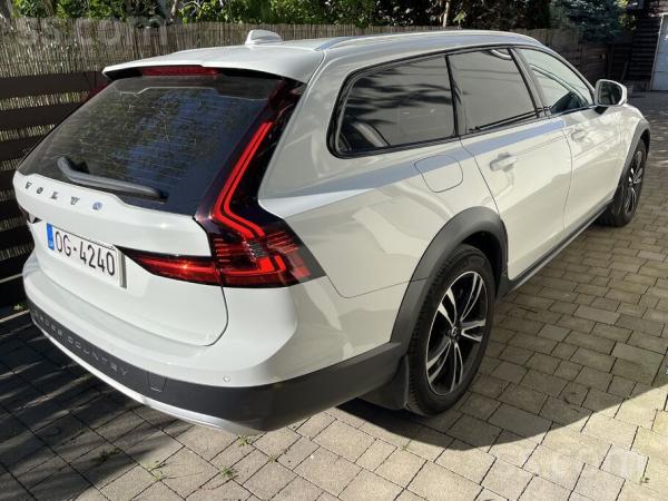 White Volvo V90 2021 in Riga, with an engine capacity of 2.00 L and mileage of 139 thousand km for 25000 €, photo 4 on AUTOMOTO.COM.LV