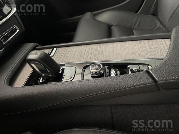 White Volvo V90 2021 in Riga, with an engine capacity of 2.00 L and mileage of 139 thousand km for 25000 €, photo 8 on AUTOMOTO.COM.LV