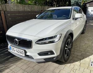 White Volvo V90 2021 in Riga, with an engine capacity of 1.97 L and mileage of 139 thousand km for 24700 €, photo  on AUTOMOTO.COM.LV