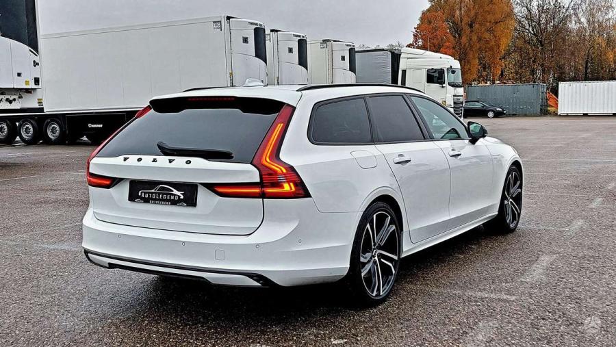 White Volvo V90 2021 in Vilnius, with an engine capacity of 1.97 L and mileage of 237 thousand km for 23900 €, photo 11 on AUTOMOTO.COM.LV
